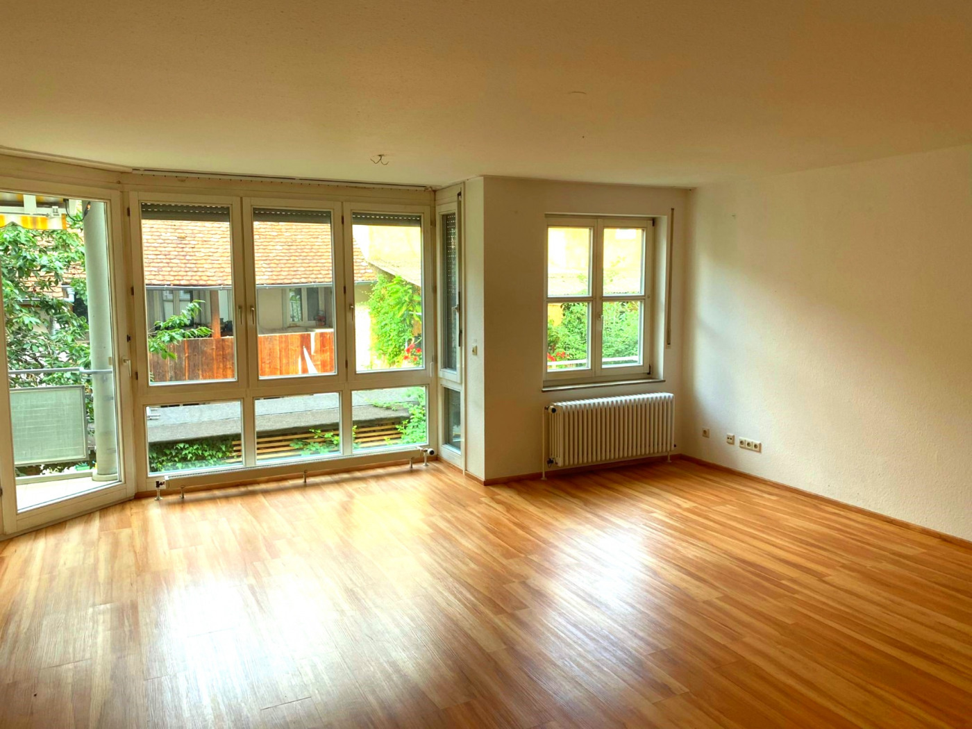 Stadtwohnung mit Balkon und Tiefgaragenstellplatz – Leben in zentraler Lage | Immobilien RAU GmbH